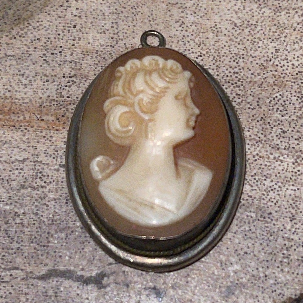 Antique Silver Cameo Pendant - Gem